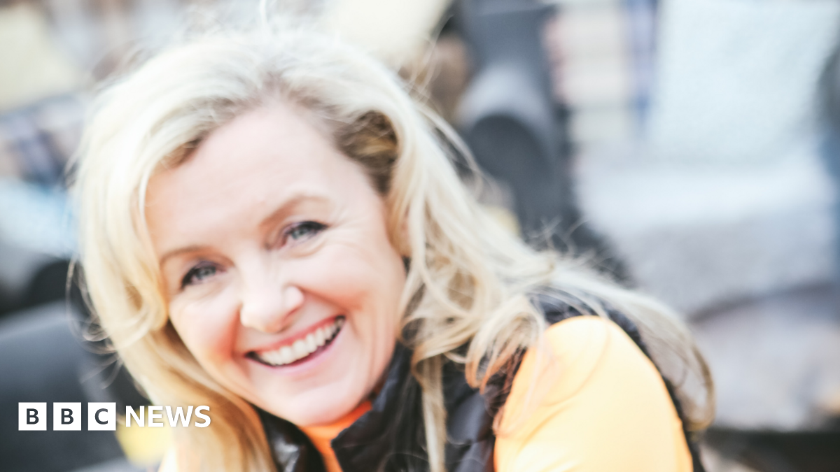 Bladder weakness: Women 'scared to laugh' due to incontinence - BBC News