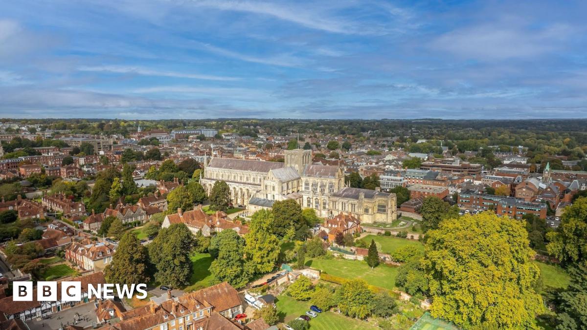 Devolution: Hampshire and Solent part of fast-track initiative - BBC News