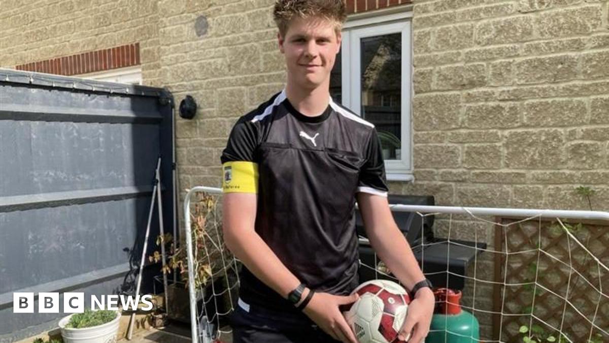 Oxfordshire teen referee speaks up on abuse in the game - BBC News