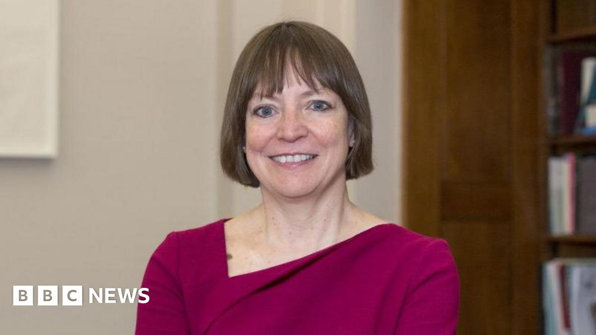 Nottingham university's first female vice-chancellor to step down - BBC ...