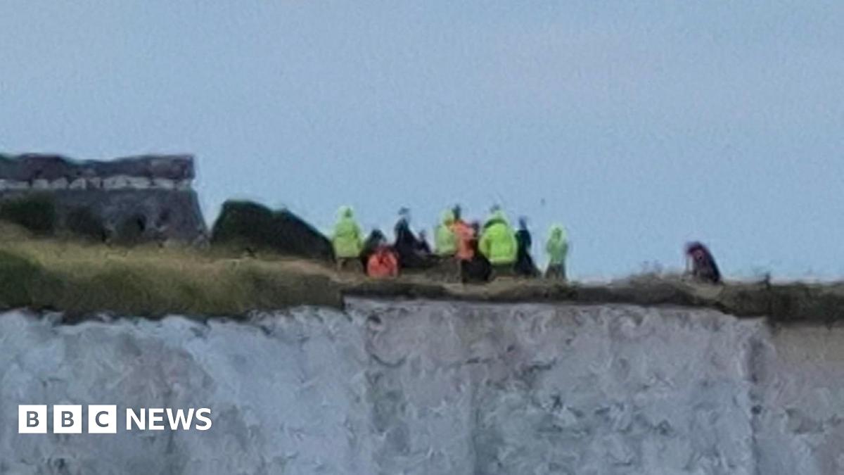 Broadstairs cliff top rescue after person stranded on ledge - BBC News