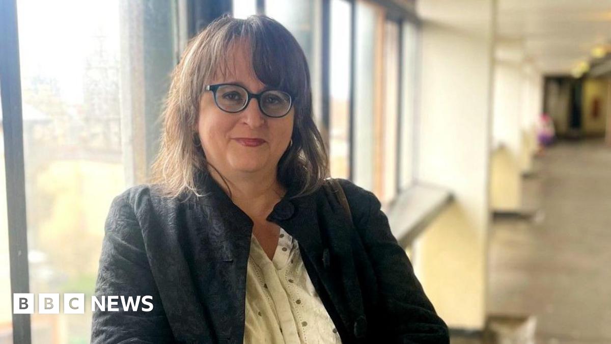 The Edinburgh flats living in the shadow of Trainspotting - BBC News