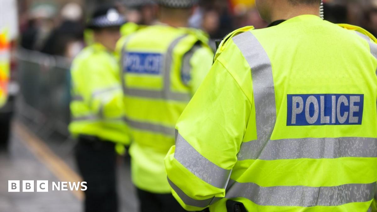 Victims of police domestic abuse 'feel silenced' - BBC News