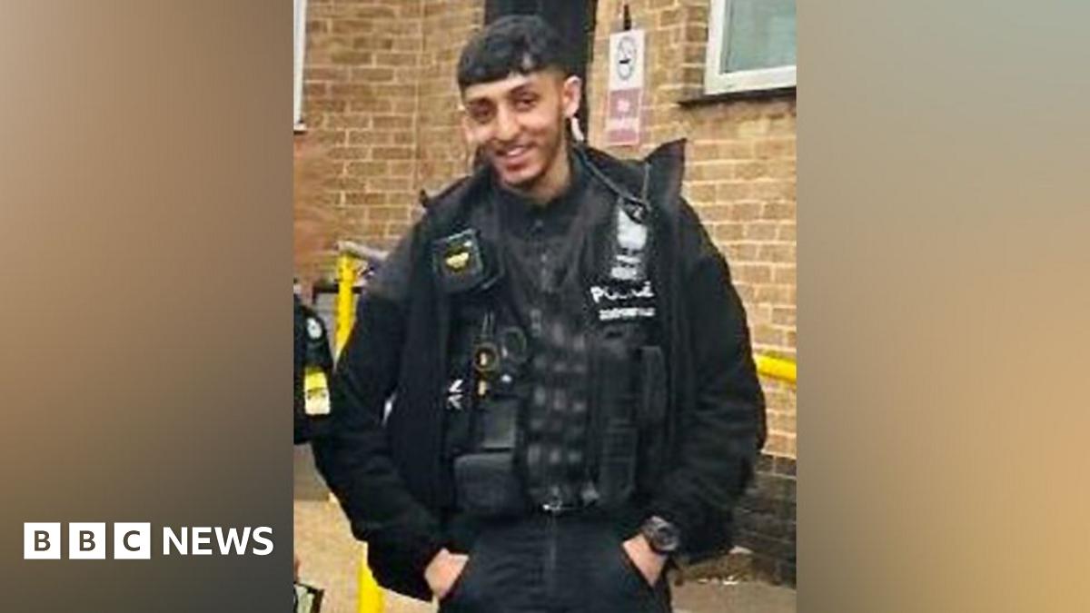 Faizaan Najeeb: Muslim group pays tribute to killed PC - BBC News