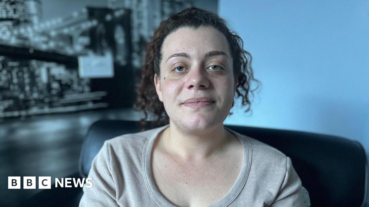 Homeless Kent woman says she felt shame living on the streets - BBC News
