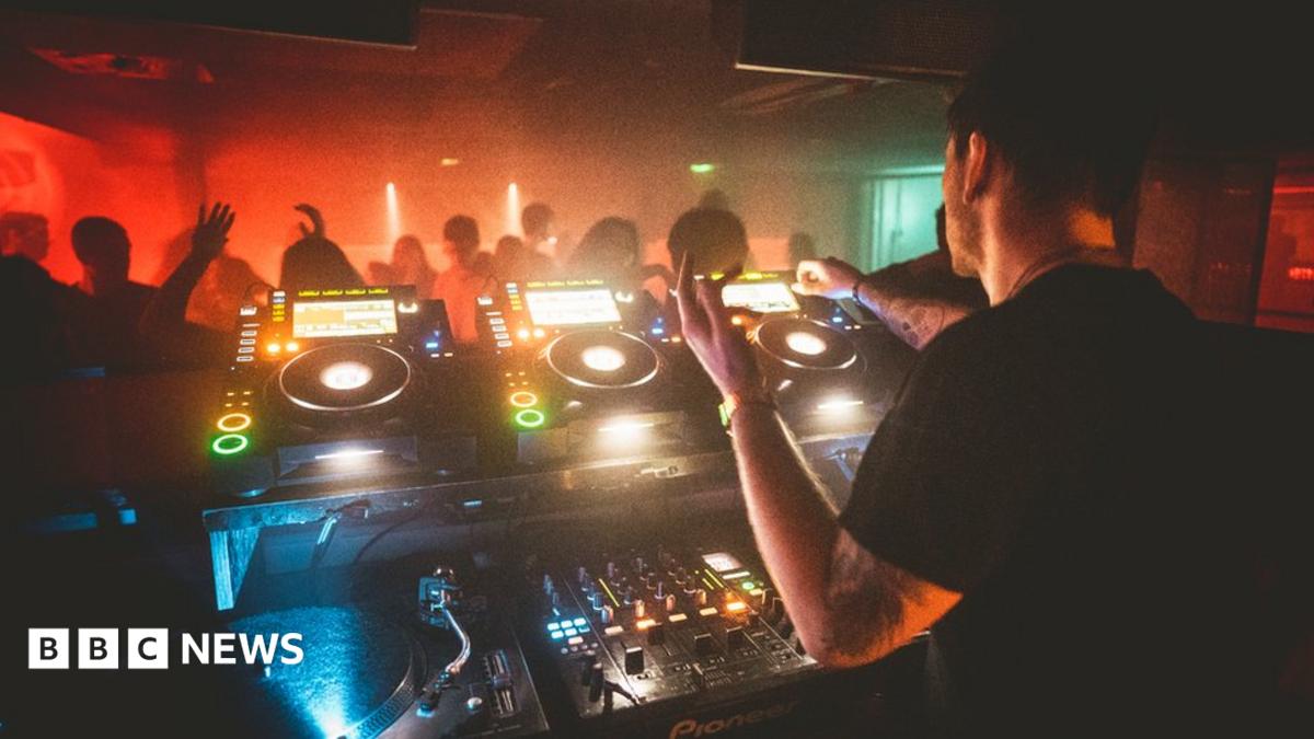 Glasgow nightclubs can now apply to stay open until 4am - BBC News