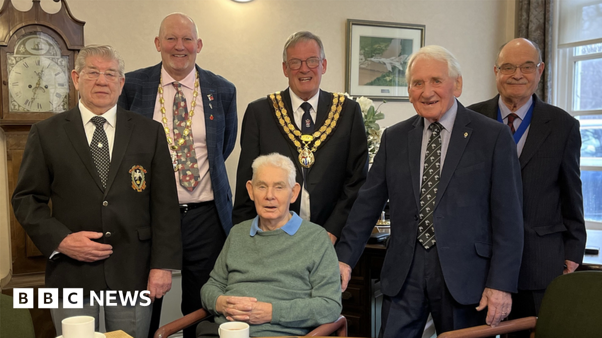 Kent nuclear testing programme veterans receive medals - BBC News