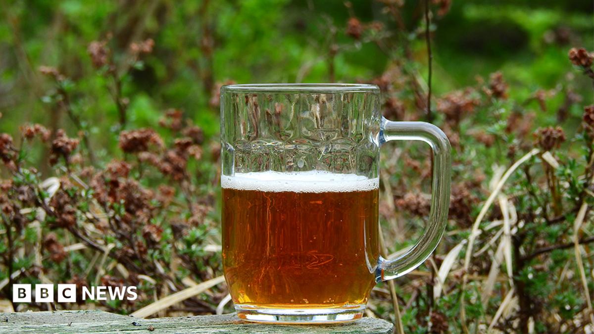 Coronavirus: How the pandemic is relaxing US drinking laws - BBC News