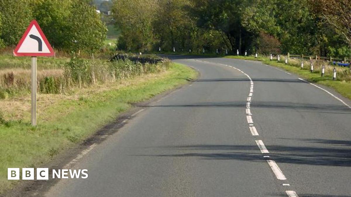 Three in hospital after crash on A75 near Glenluce - BBC News