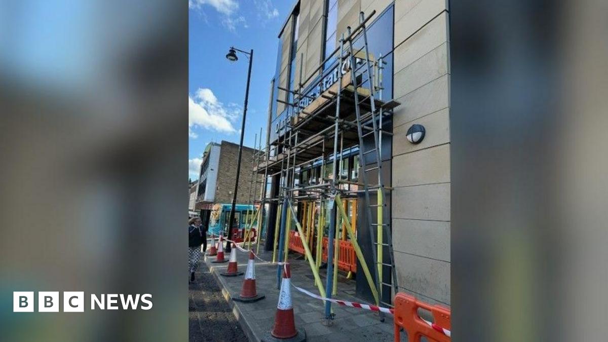Durham Bus Station repairs needed weeks after opening - BBC News