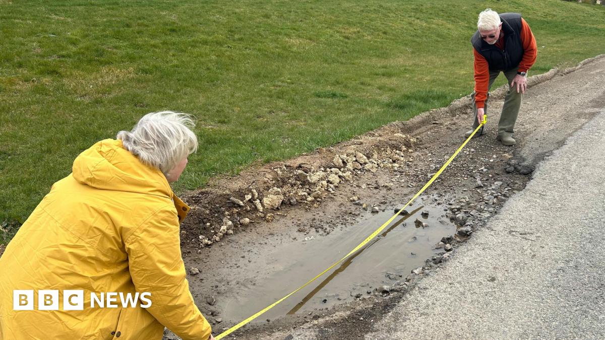 Ashton Keynes left with multiple potholes say residents - BBC News