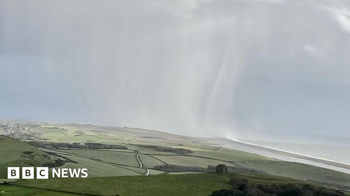 Storm Ciarán: Dorset braced for impact of wind and rain - BBC News
