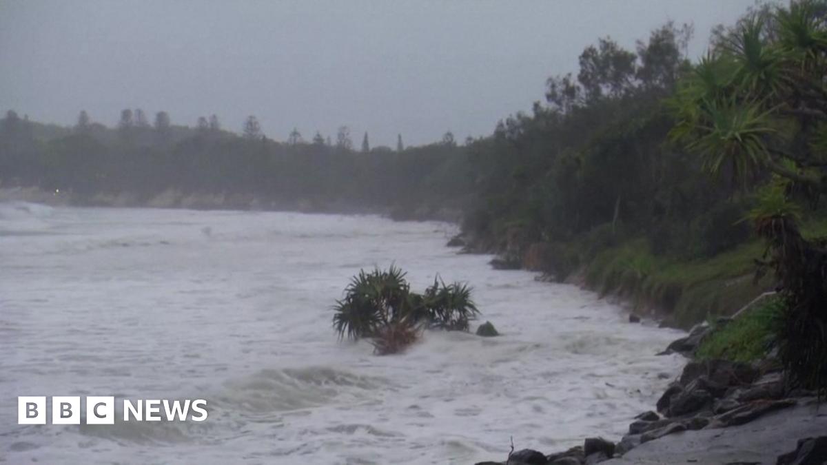 Australia storms: Byron Bay's Main Beach 'all but disappeared' - BBC News