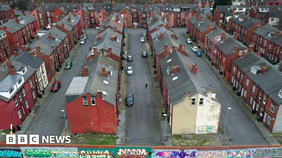 Fire safety work on hundreds of homes in Leeds to begin - BBC News