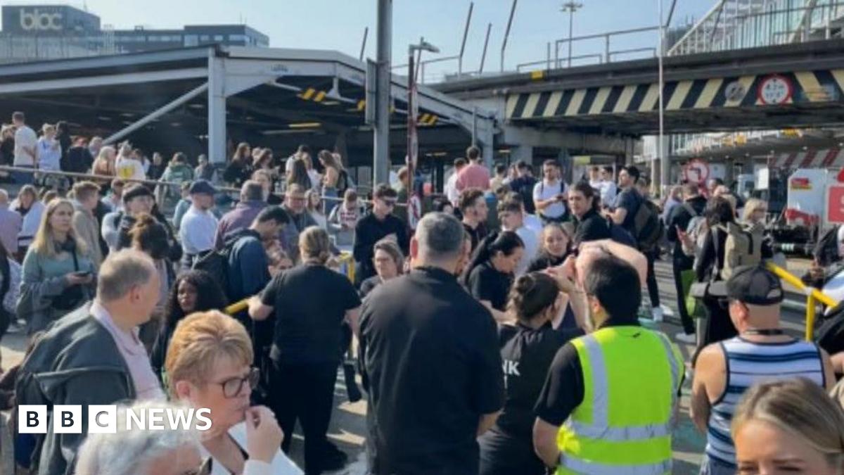 Gatwick Airport South Terminal evacuated after fire alarm - BBC News