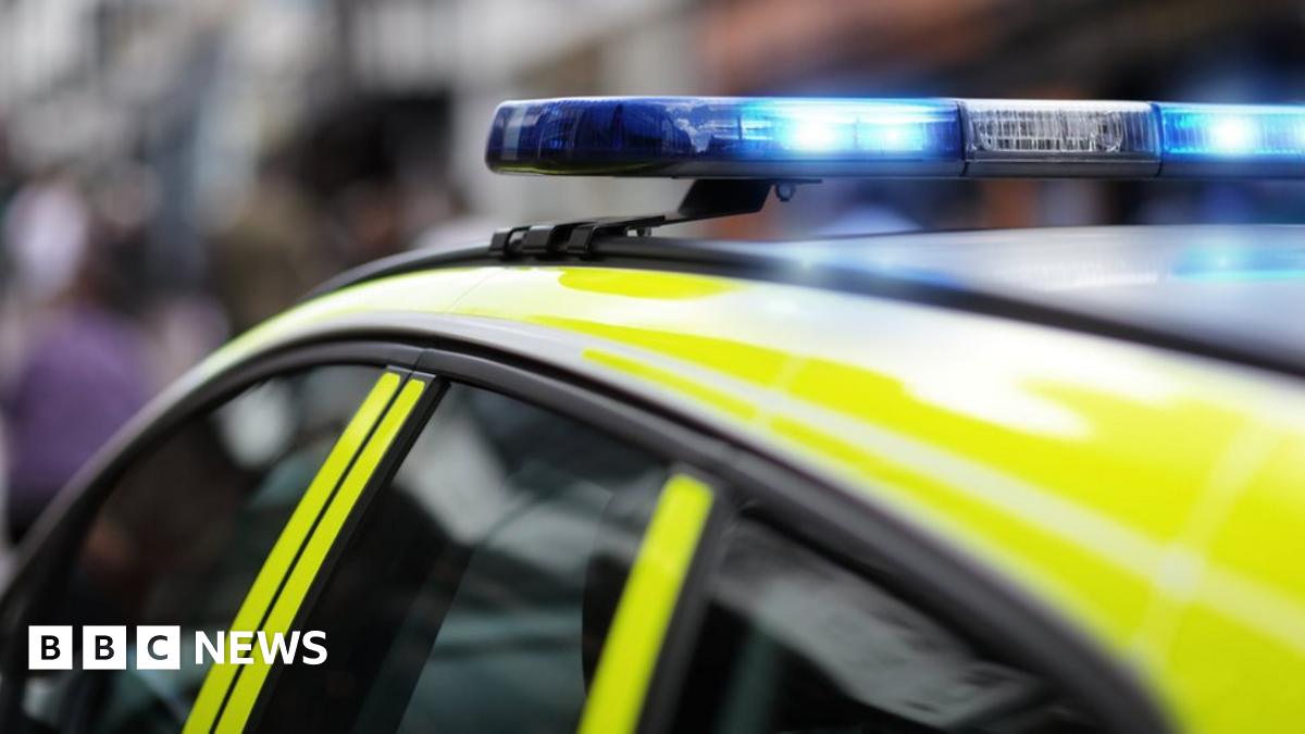 Policing 'on verge of crisis', says chief superintendent - BBC News