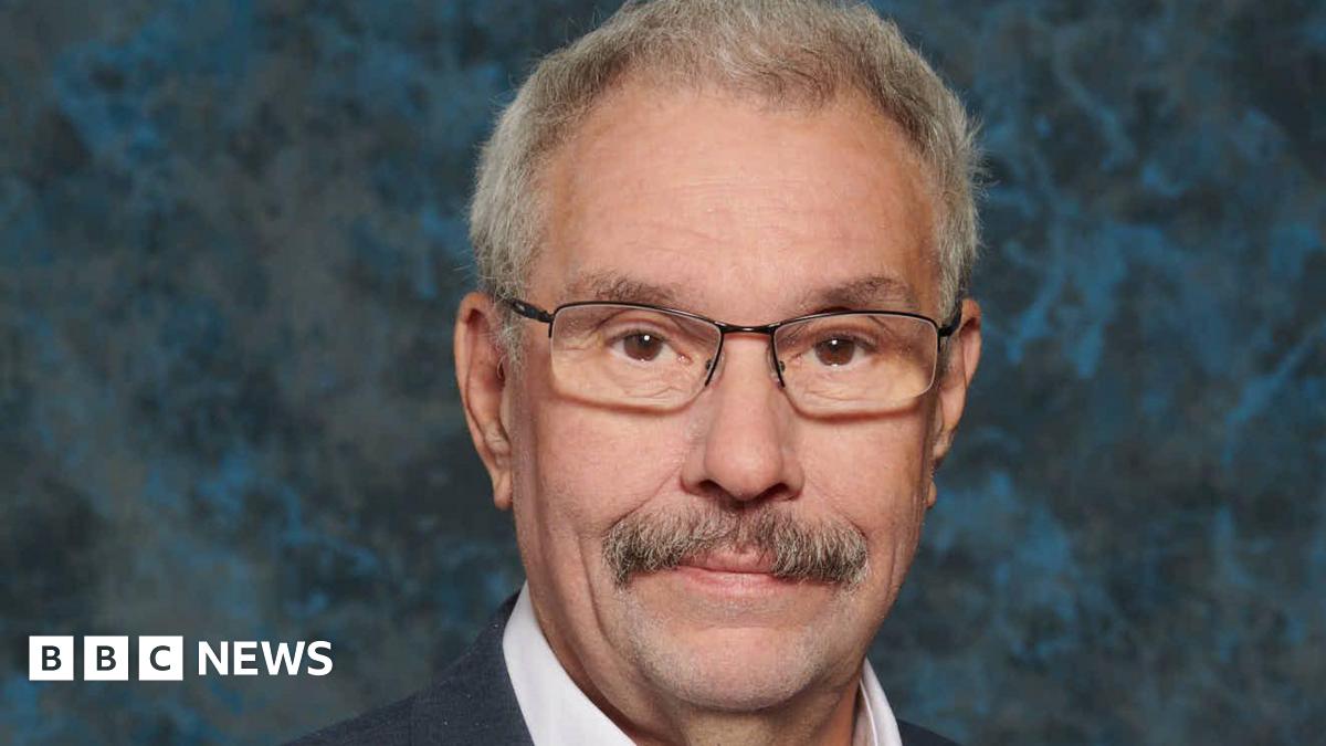 Hidden Crewe stories of war servicemen revealed by engineer - BBC News