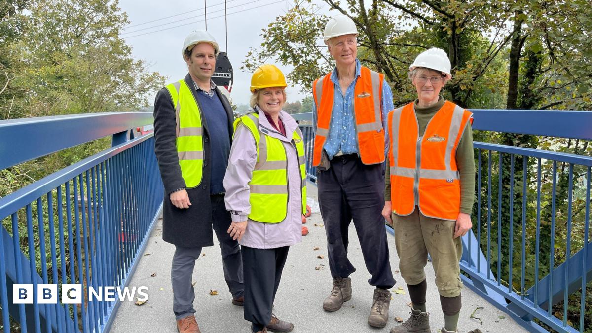Strawberry Line: New section of former railway line opens as path - BBC ...