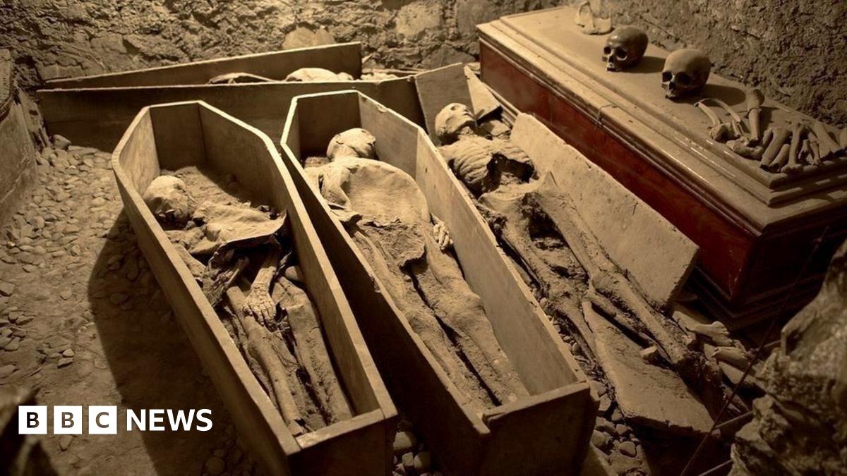 St Michan's: Mummified remains destroyed in Dublin crypt fire - BBC News