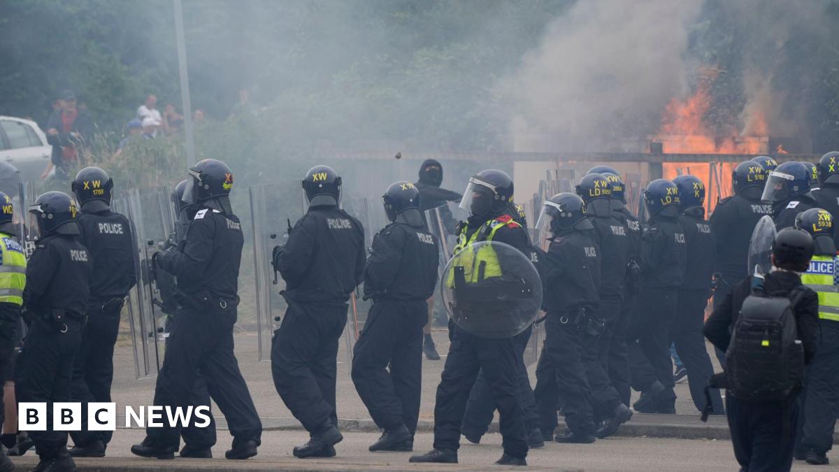 Police say 51 officers injured in Rotherham hotel riot - BBC News