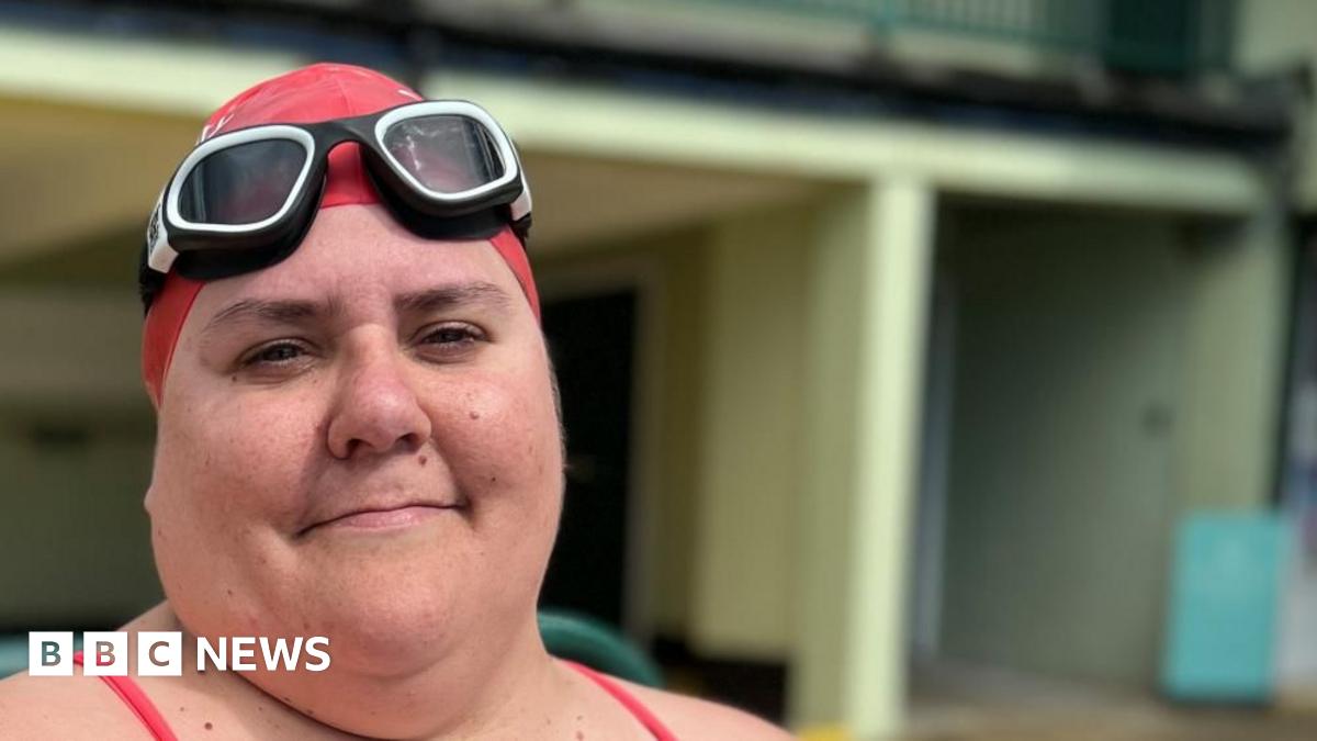 Swimmer trains for Bristol Channel crawl in Peterborough Lido - BBC News