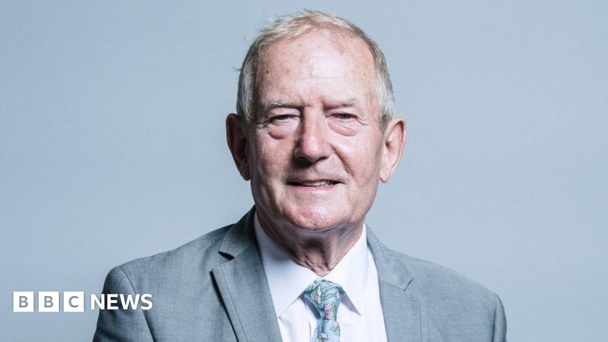 Barry Sheerman: Longest-serving Labour MP to step down - BBC News