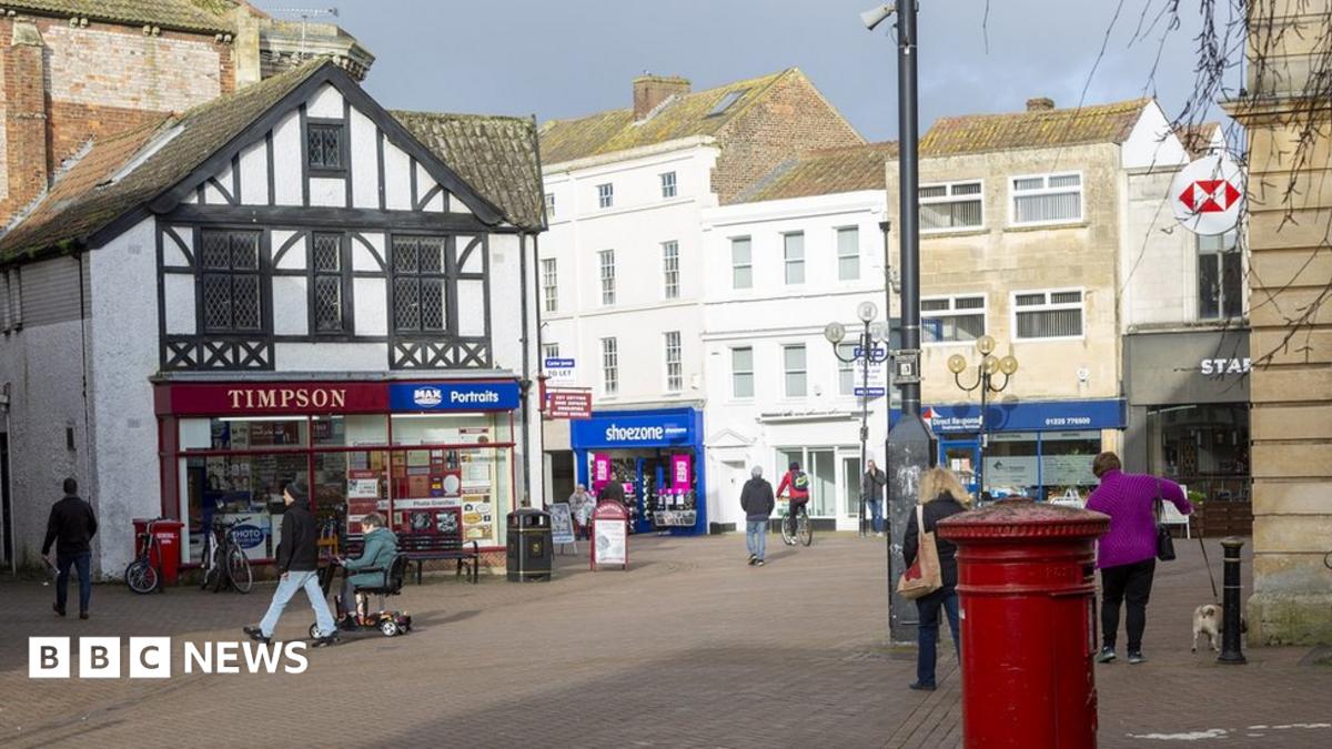 Trowbridge town centre paths to be improved in 2024 - BBC News