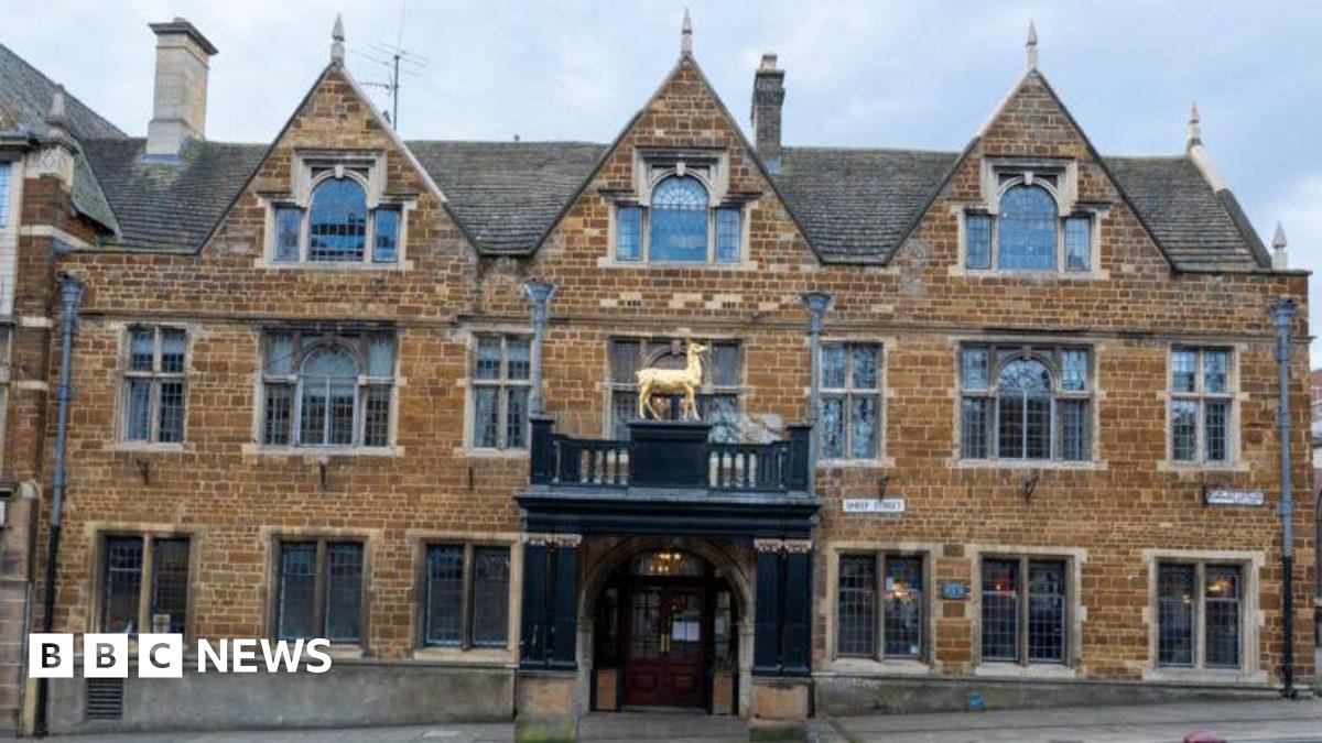 Wellingborough's Hind Hotel fined for fire alarm system failure - BBC News
