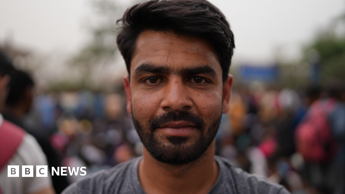 India population: The job crisis driving millions to big cities - BBC News