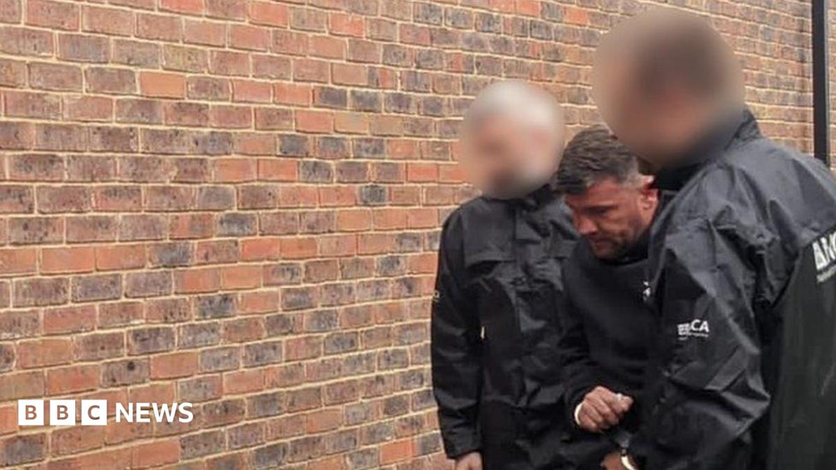 Kinahan gang: Alleged member of crime cartel extradited to UK - BBC News