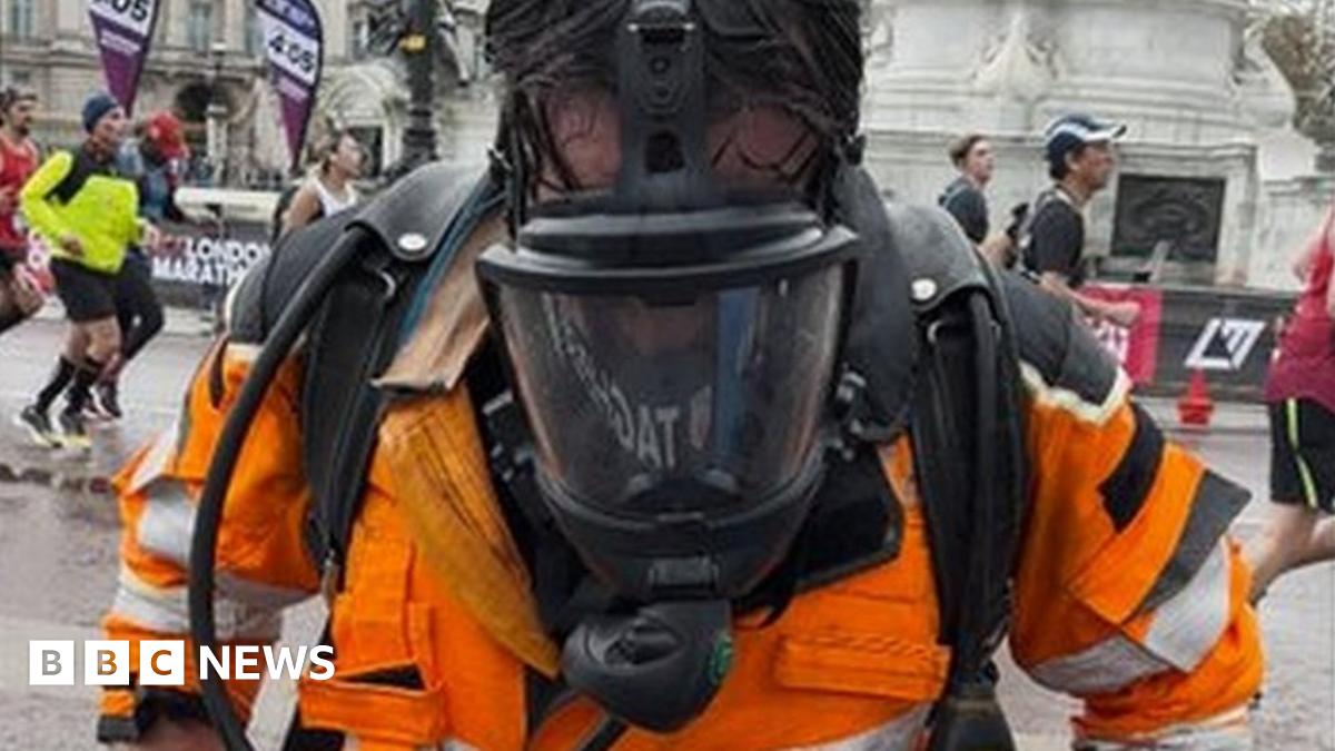 London Marathon: South Yorkshire firefighter in record-breaking run ...