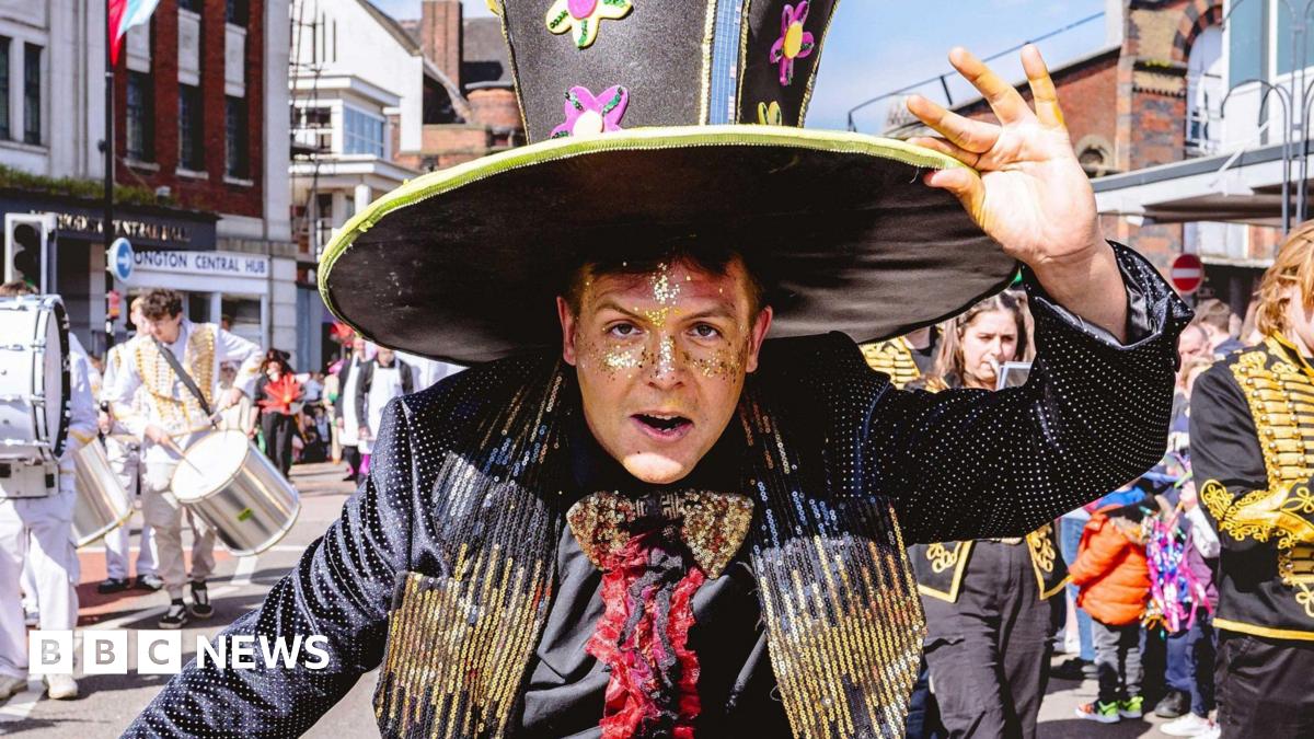 Biggest yet, promise Longton Carnival and Pig Walk organisers - BBC News