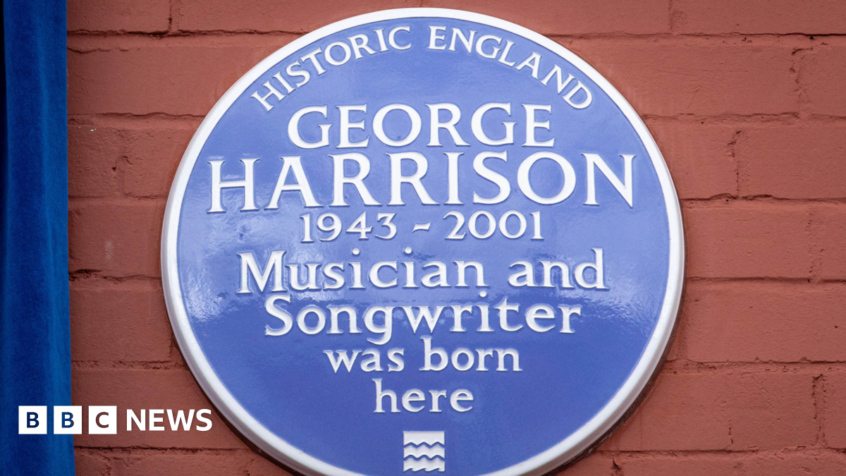 Historic England opens blue plaque scheme for England - BBC News