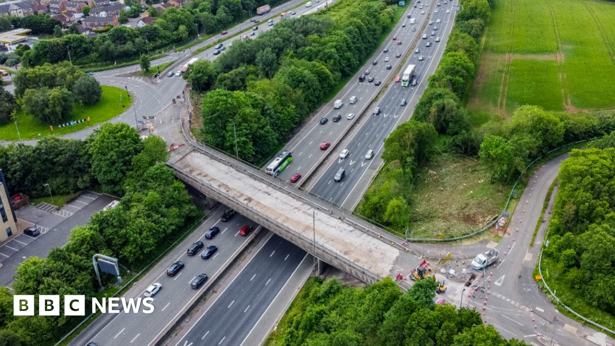 Congestion warning ahead of M4 weekend closure - BBC News