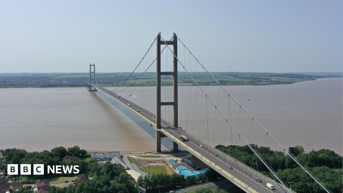 Humber Bridge reopens after crash on A15 northbound carriageway - BBC News