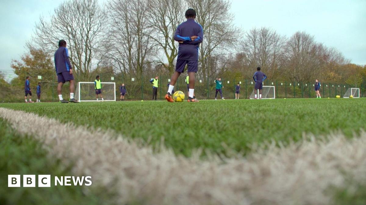 Wolverhampton school teams up with Paris Saint-Germain - BBC News