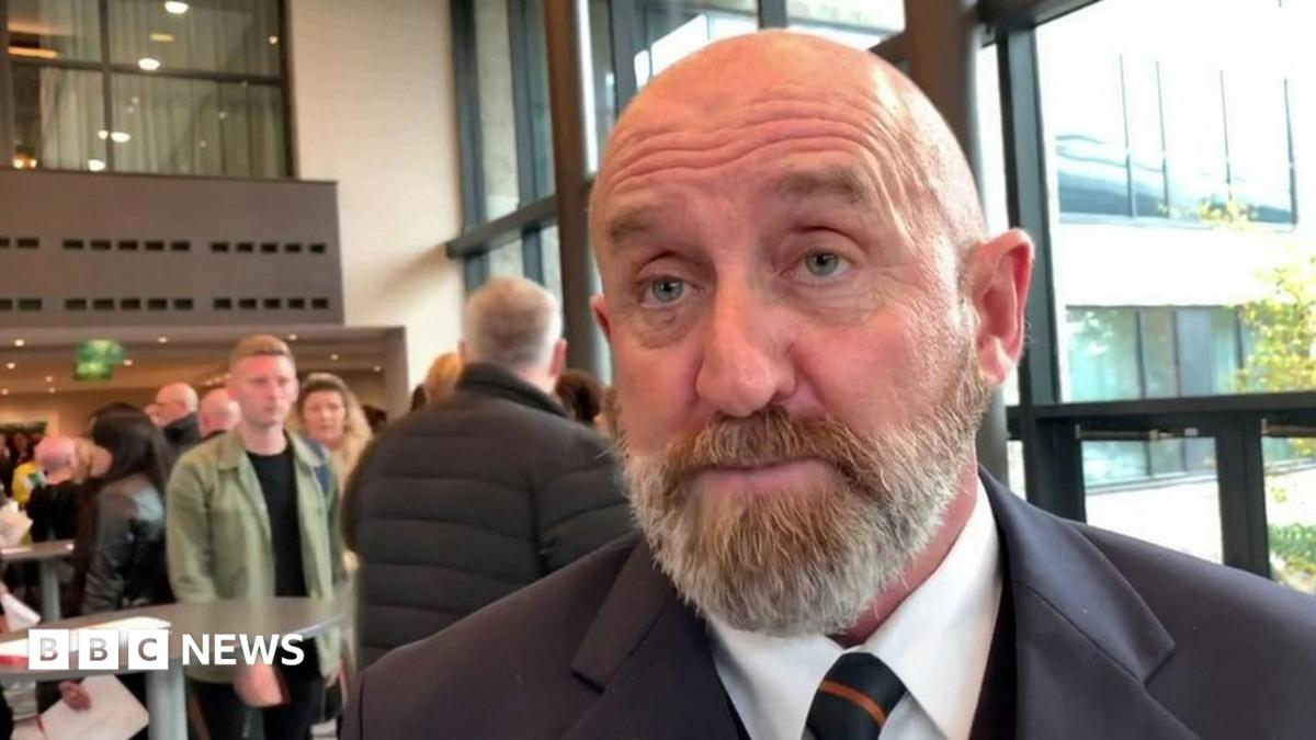 Thomas Cook: 'I put my uniform on and started to cry' - BBC News
