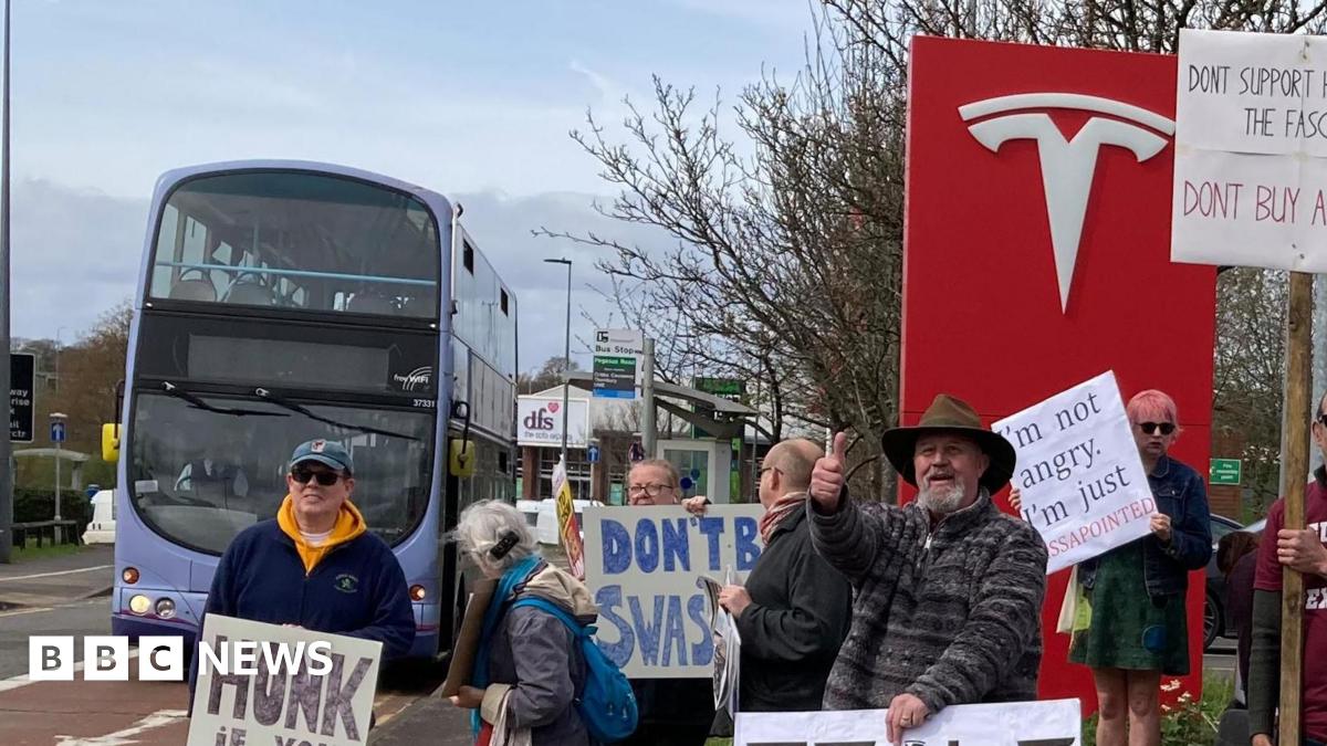 'Tesla takedown' protesters urge boycott of Elon Musk's cars - BBC News