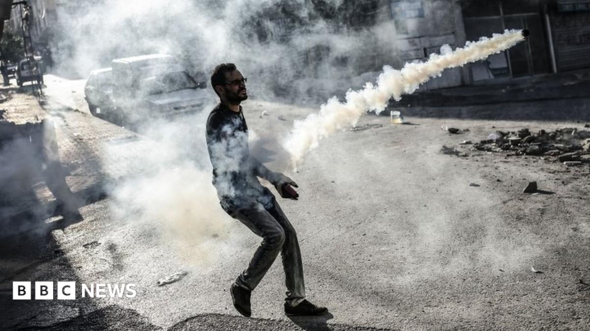 Turkey car bomb kills two soldiers as PKK truce breaks down - BBC News