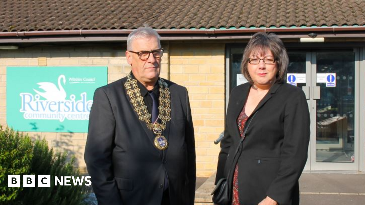 Wiltshire councils in dispute over Malmesbury community centre - BBC News