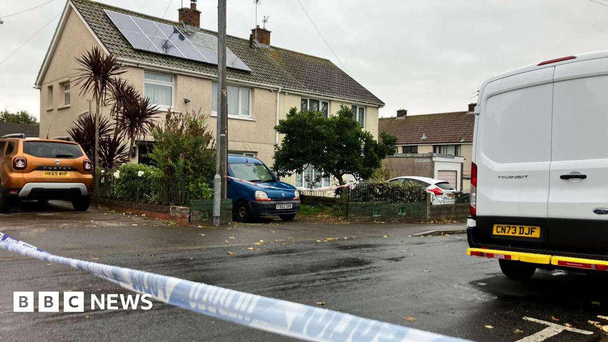 Trowbridge: Cardiff couple found shot in head at home - BBC News