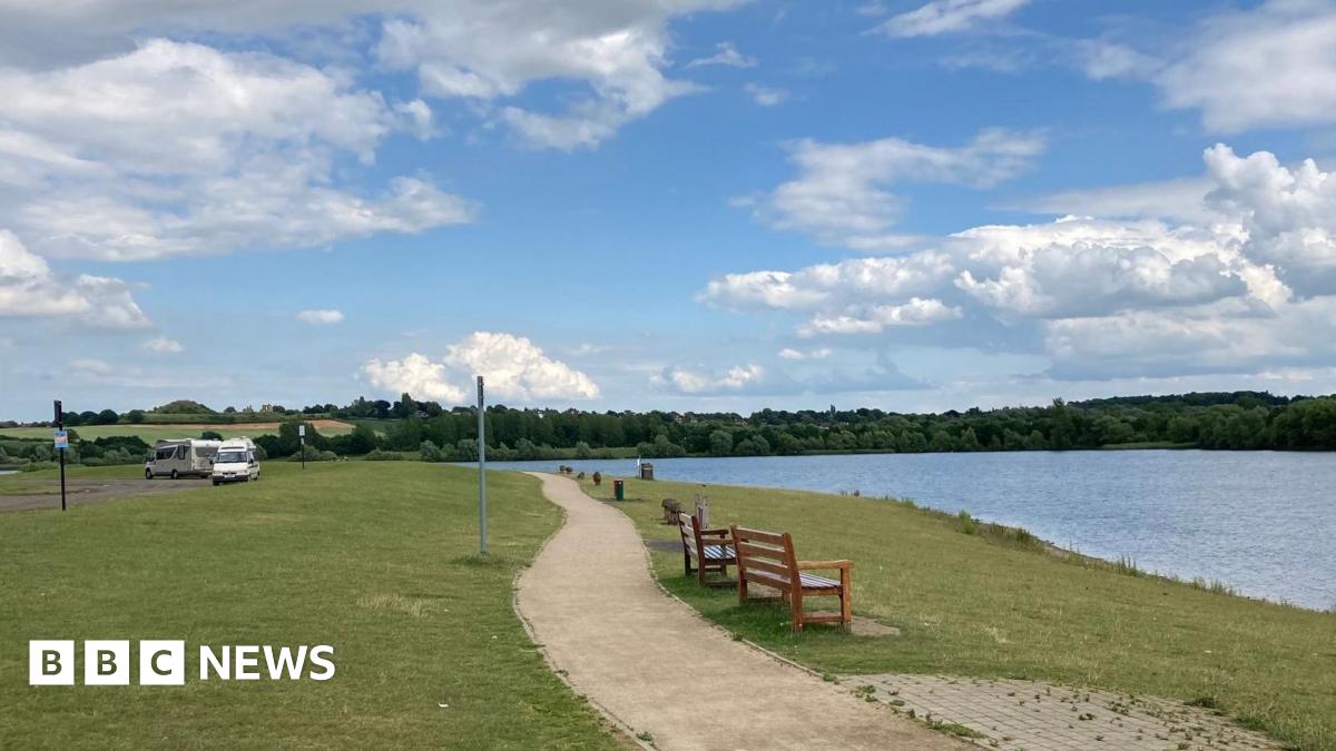 Wakefield: Shooting range next to park and homes plan dropped - BBC News