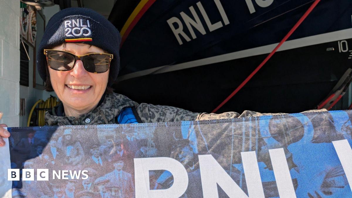 RNLI fundraiser walks Isle of Man coastal path twice - BBC News