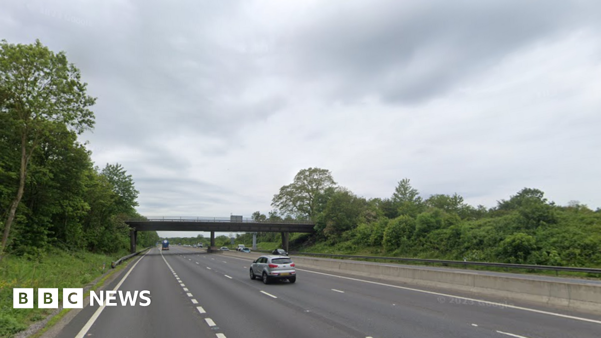 Berkshire: Drivers warned of overnight M4 closure - BBC News