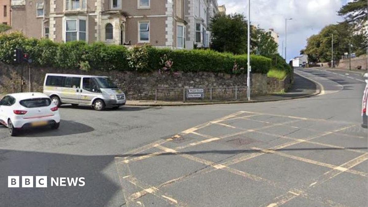 Campaign to make Plymouth crossing in Mutley Plain safer - BBC News