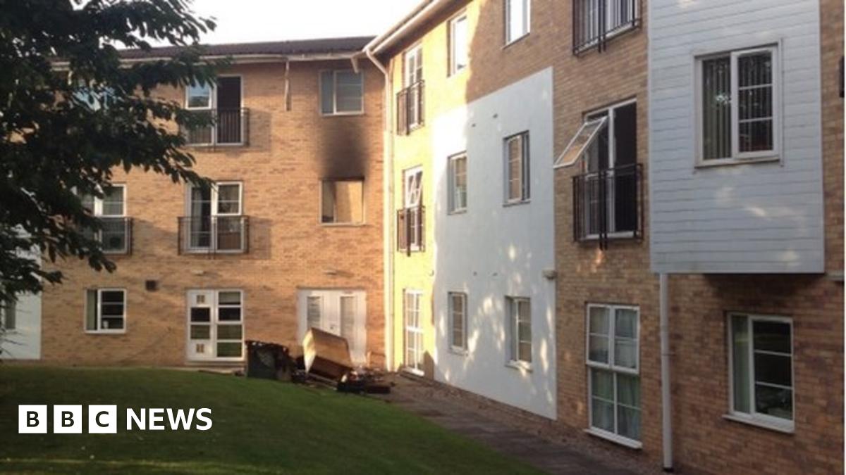 Man dies in fire at block of flats in Coventry - BBC News