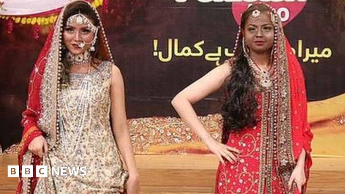 Anger over 'Blackface' makeup segment on Pakistan TV - BBC News