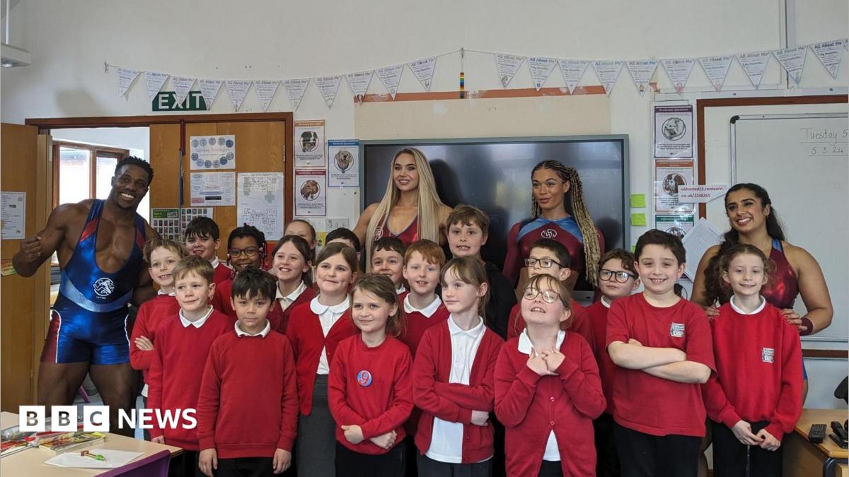 Suffolk school pupils ready? Gladiators make surprise visit - BBC News