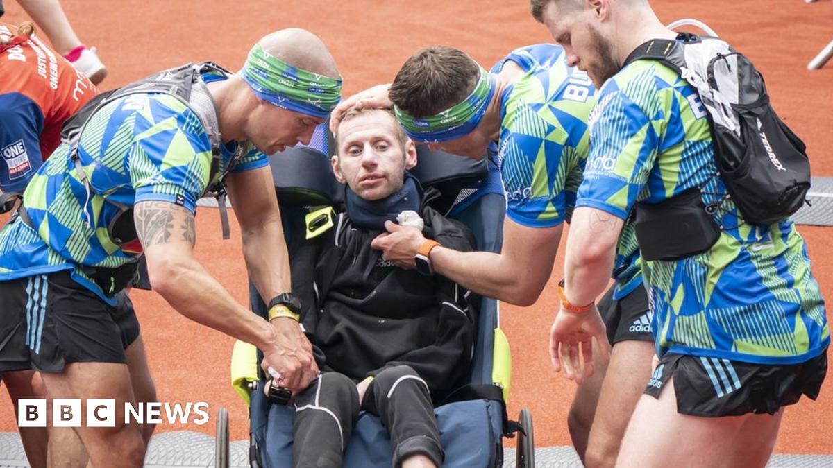 Leeds Marathon: Thousands to take part in honour of Rob Burrow - BBC News