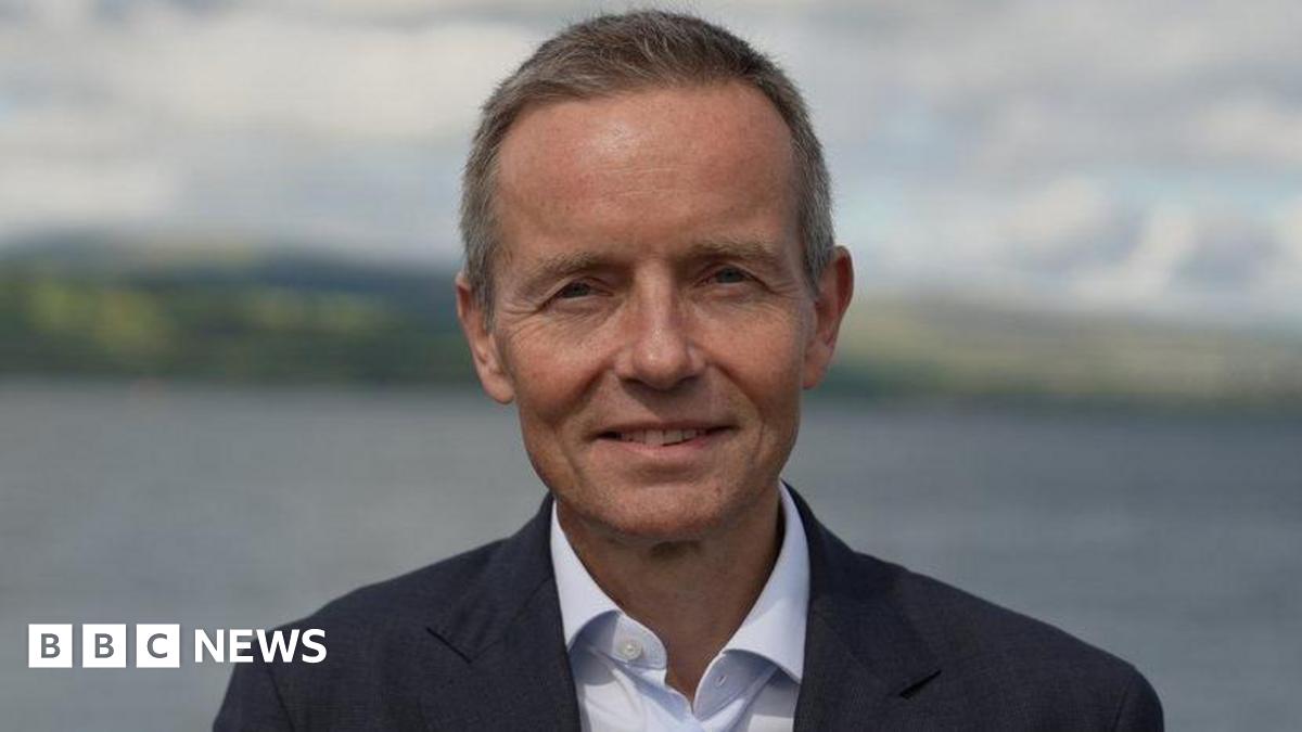 CalMac chief Robbie Drummond steps down after leadership review - BBC News